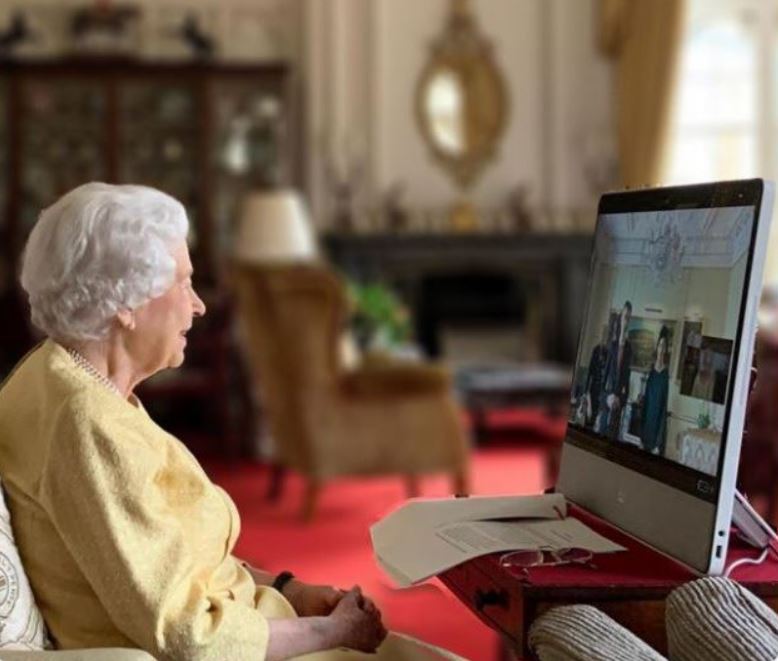 Alexander Seale : « Buckingham Palace nous cache quelque chose ...